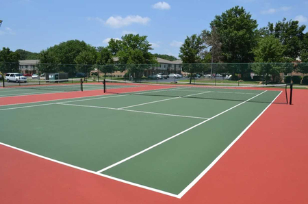 Теннисный корт (Tennis maydonlari). Профессиональны/любительские.