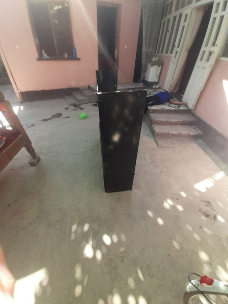 Zudlik bilan vitrina sotiladi pul zarur