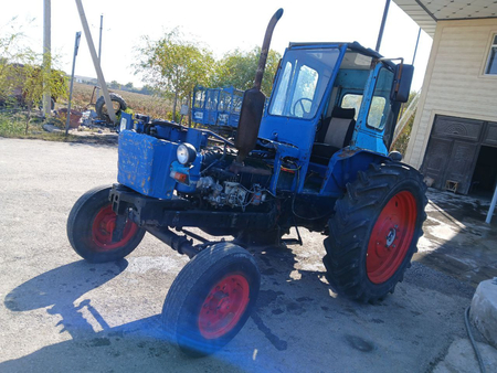 Traktor sotiladi