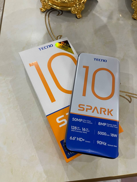 Продаётся телефон Tecno spark 10 128+8Gb