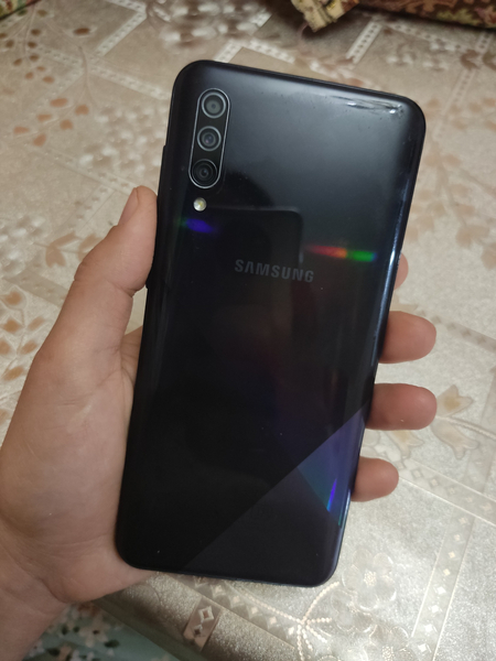 Продам смартфон SAMSUNG A30S