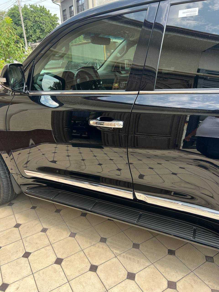 Toyota Land Cruiser 300 twin-turbo VX 2022 год