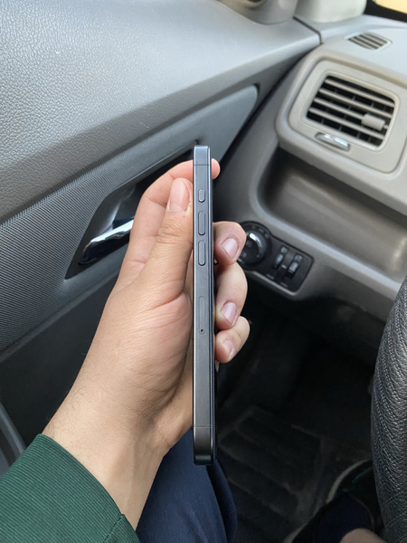 Iphone 15 proo satladi
