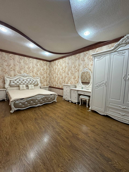 Катта Бог махалля 8 комнат 2 этажа 2 сотки 400м2