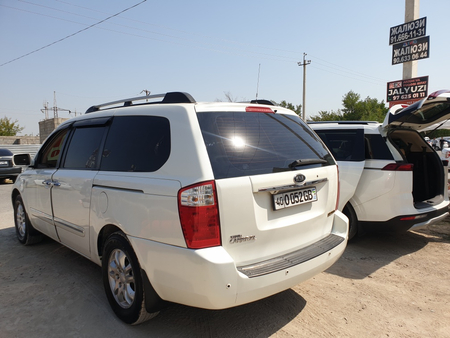 Kia carnival 2011