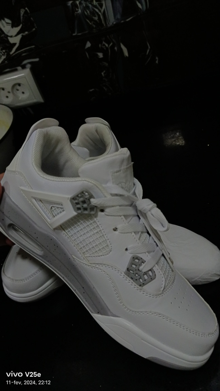 Кроссовка white retro 4 jordans