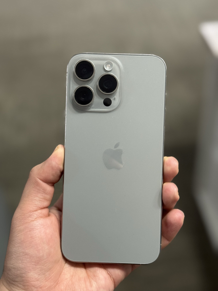 Iphone 15 pro max Dual sim  92%