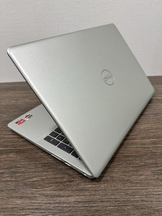 мощный ноутбук Dell Inspiron P90F, как новый, яркий HD экран