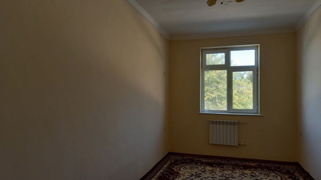 Тожмахал туйхонаси рупарасидаги 2 хонали уй