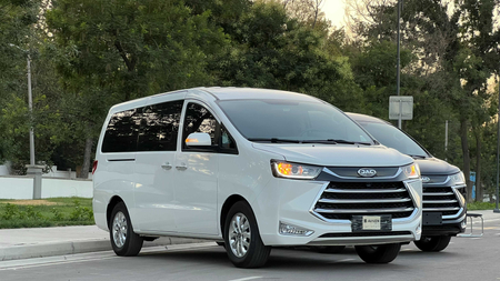 JAC M4 avtomat trekrdan ancha qulay