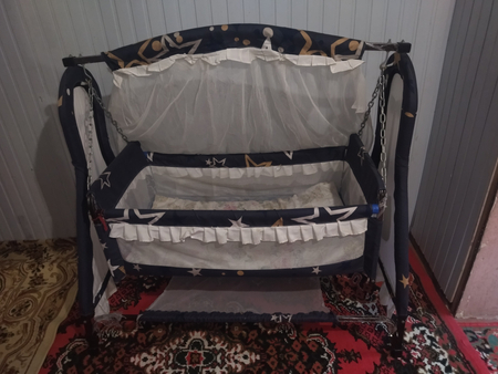Bolalar belanchagi juda qulay va yengil