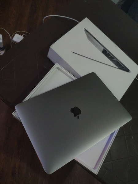 MacBook PRO в идеальном состояние. Полный комплект/