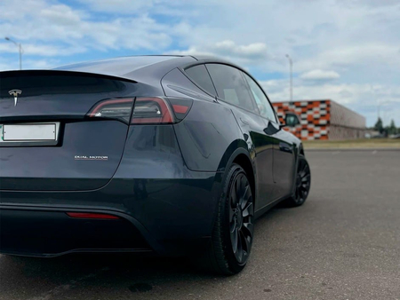 Tesla    Model Y