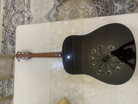 Ibanez gitara sotiladi