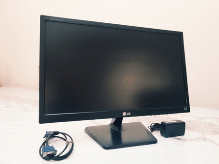 Монитор LG 23
