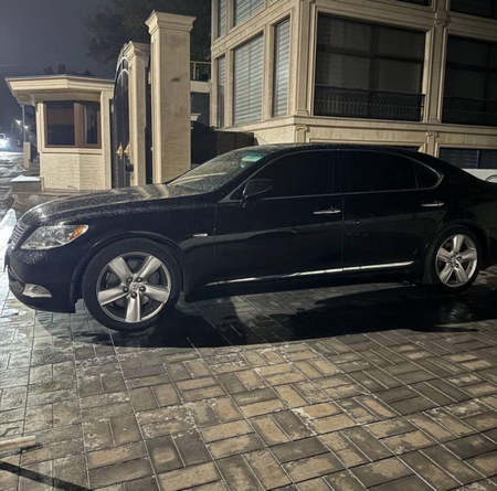 Lexus LS 460 Long Ataman