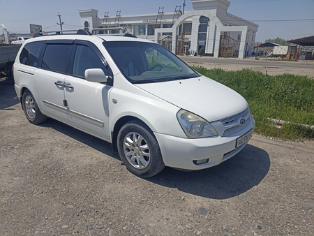 Kia Carnival stiladi
