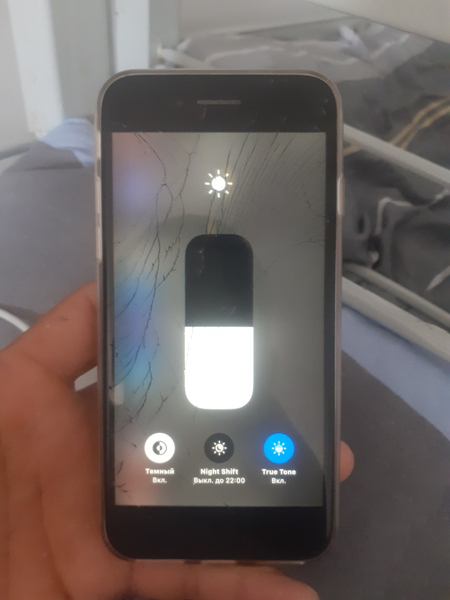 Iphone Se sotiladi