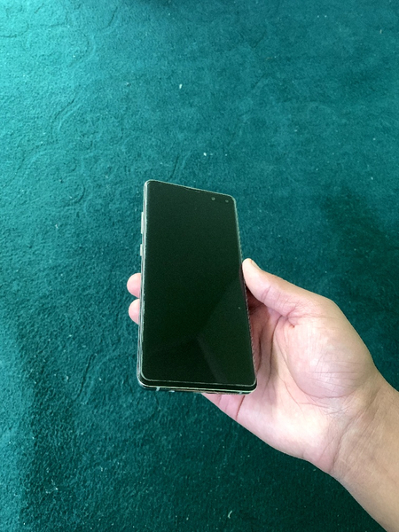 Samsung S10 5G xotira  8/256 srochno sotiladi