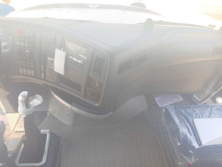 Тягач Howo T7H 6x4 CNG газовый на метане, подушка