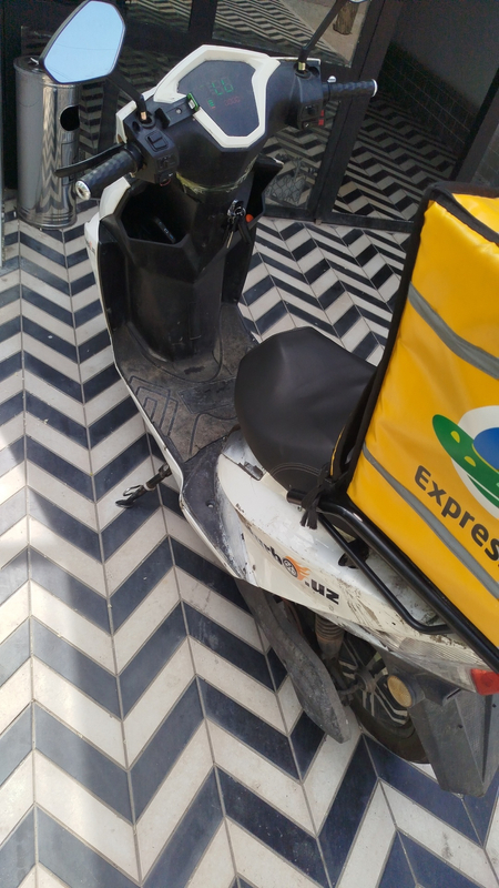 Skuter , elektroni, 50 km yuradi