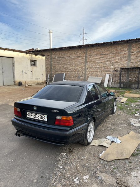 Bmw E36 1.9L  Hamma ishi qilingan tayyor