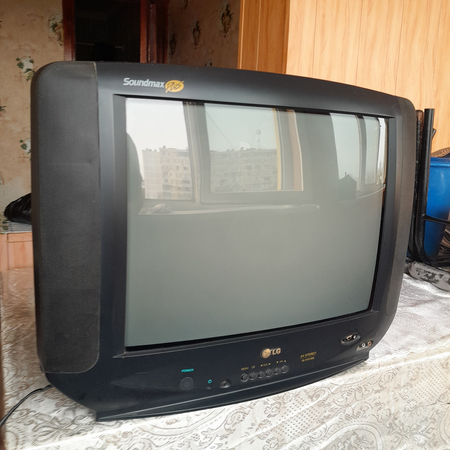Televizor sotiladi