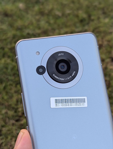Sharp aquos r7 (12/256 240ghz экран)