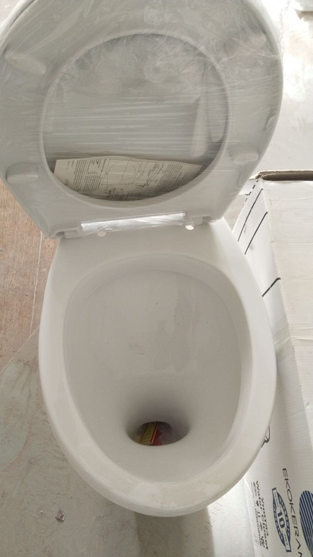 Новый унитаз без бочка