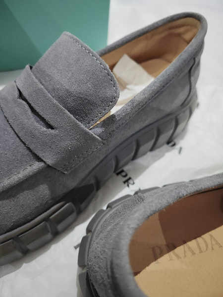 Лоферы из натуральной кожи. Сабо Guess.