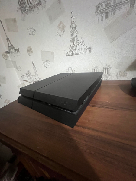 Playstation 4 500gb в отличном состоянии