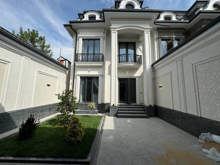 Продается Евро дом Ор-р: центр Луначарский 450м2