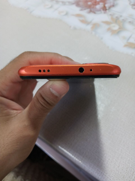 Redmi 9t 6/128gbt full ideal nok sastayanada naxt i  obmen qillaman!