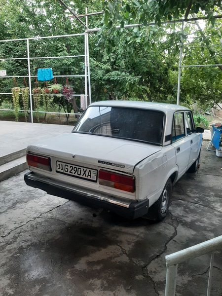 Vaz 2107 sotiladi srochna