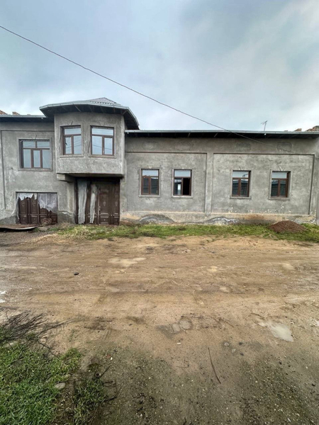 Срочно продается дом каробка Ункургон ,ориентир Селхоз институт. 6,3 с