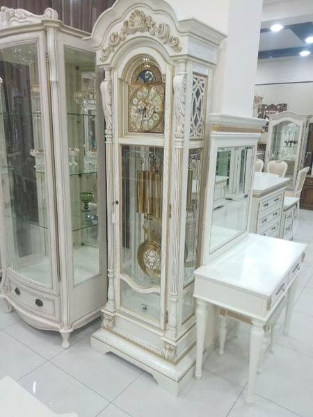 Напольные интерьерные часы