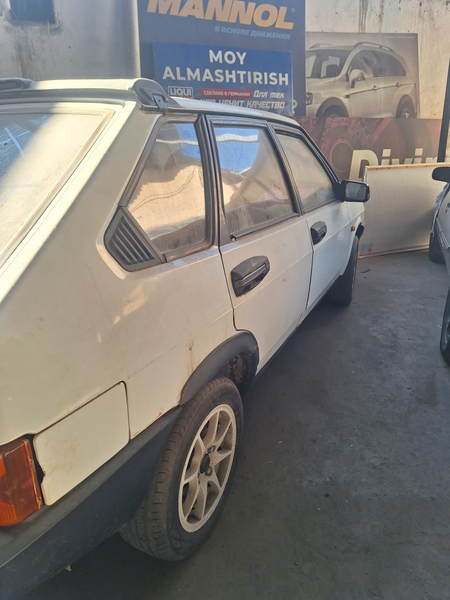 Vaz 2109 sotladi