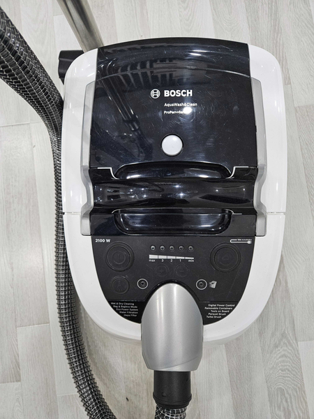 Моющий пылесос Bosch BWD421 PRO/04