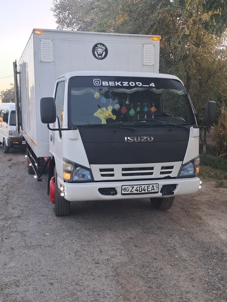 Isuzu yuk mashinasi