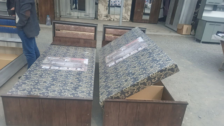 Диван сотилади, таги сондиклик, паралон эни 90 см, узинлиги 2,10 см