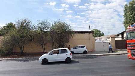 Ipodrom, Betonkani chetida hovli sotiladi, 2,5 sotix