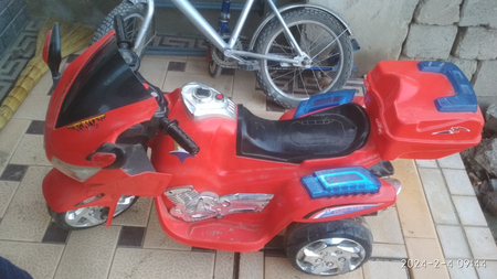 Bolalar uchun sukuter yuradi kamchiligi yoʻq