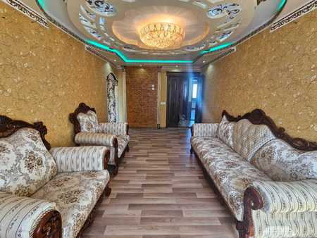 5 xonali 100m² 3-qavat sotiladi.