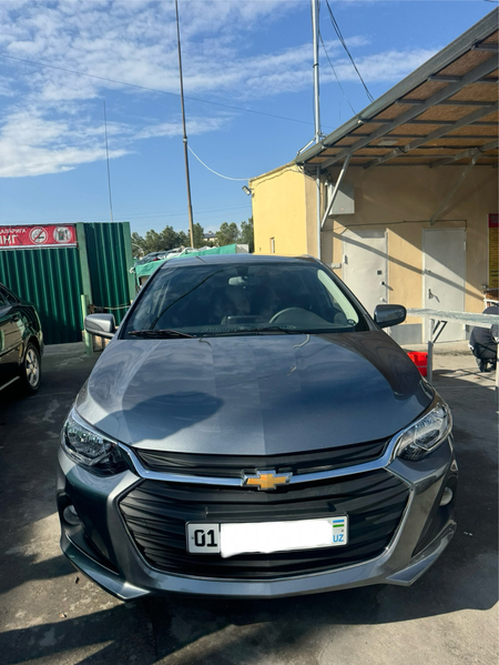 Продаю Chevrolet Onix 2023 год Механика 3 позиция!!! Родная краска