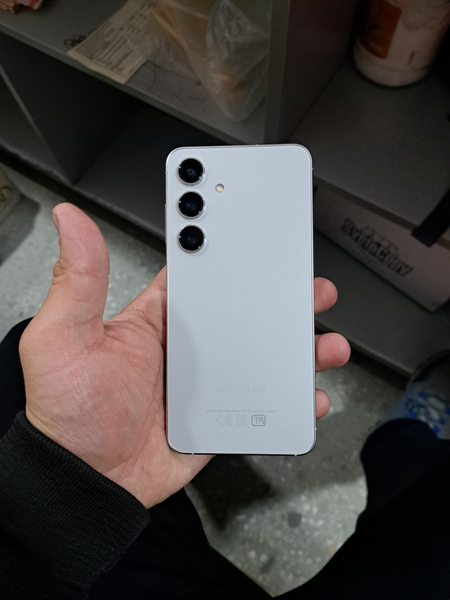 Samsung s24 в хорошем состоянии