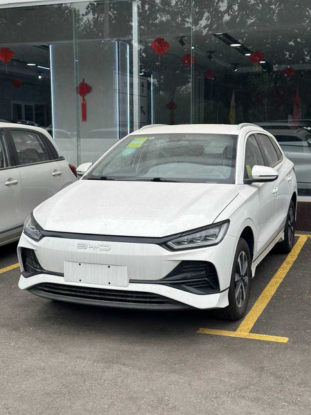 Byd E 2 Luxury 2024 oq rangi nalichida