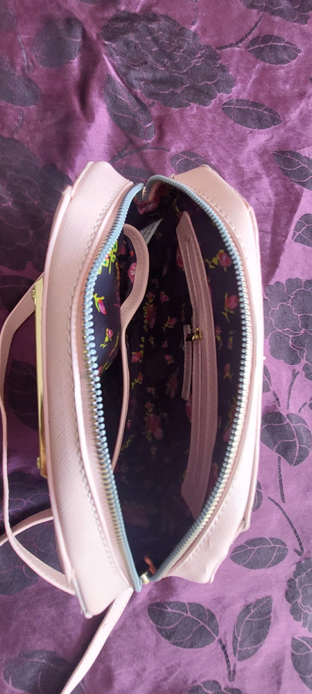 Женская сумочка фирмы BETSEY JOHNSON