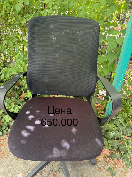Продается столы и кресло в комплекте