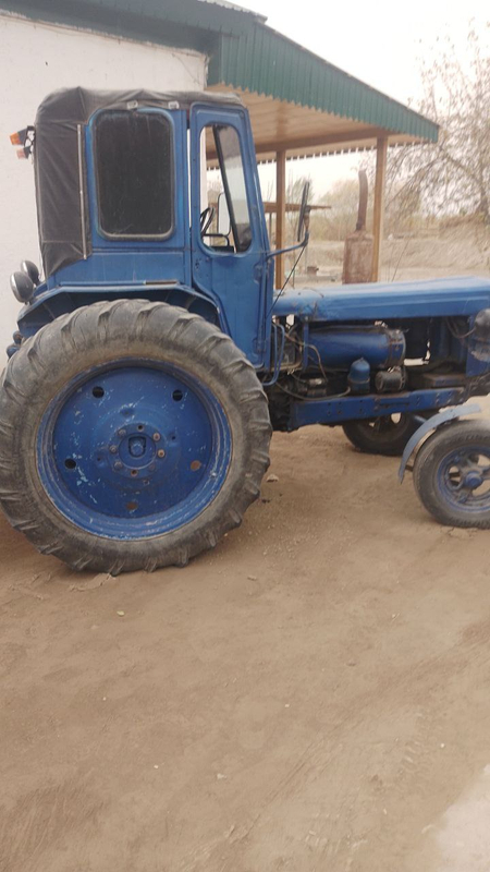 Traktor T28 pritsepi bilan sotiladi