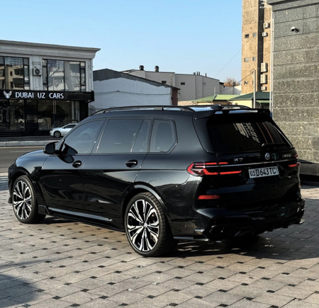 Sotiladi Bmw X7 50i restaling